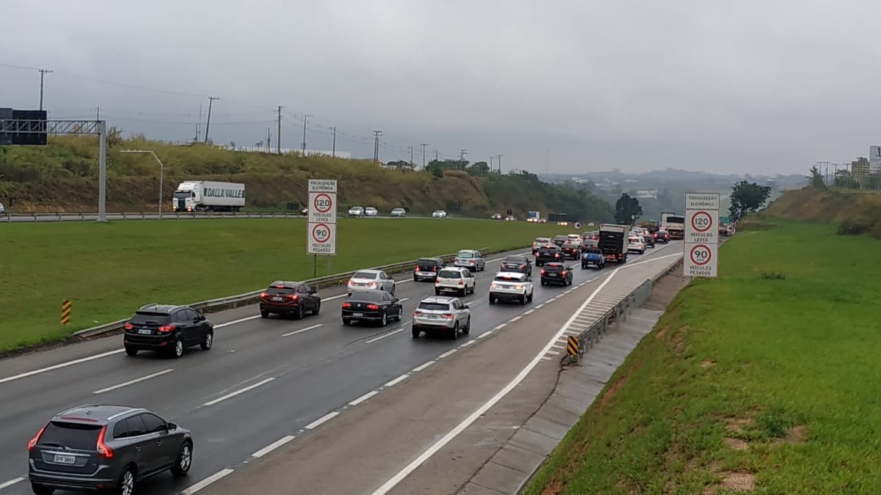 Trecho da SP-255 em Avaré teve tráfego de mais de 46 mil veículos ...